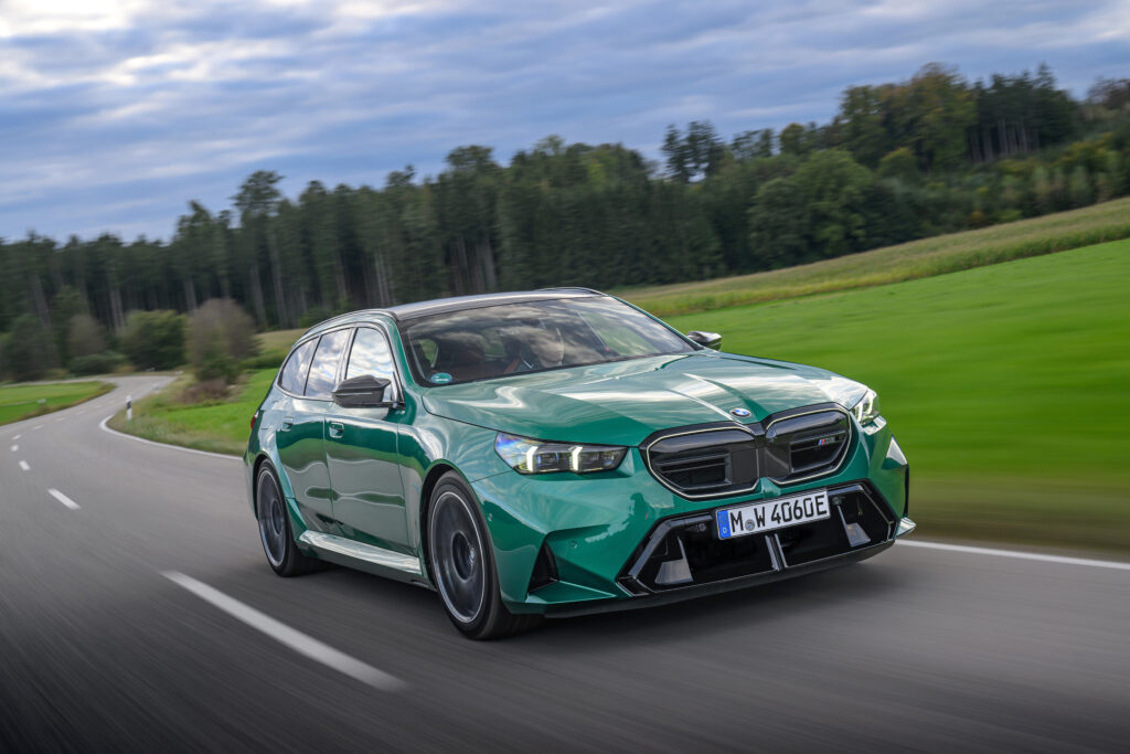 BMW The all-new M5 Touring - 가구네닷컴 - B2B 가구정보