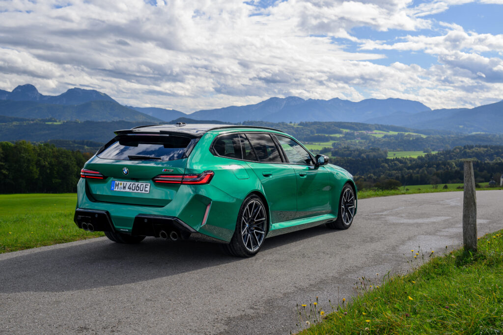 BMW The all-new M5 Touring - 가구네닷컴 - B2B 가구정보