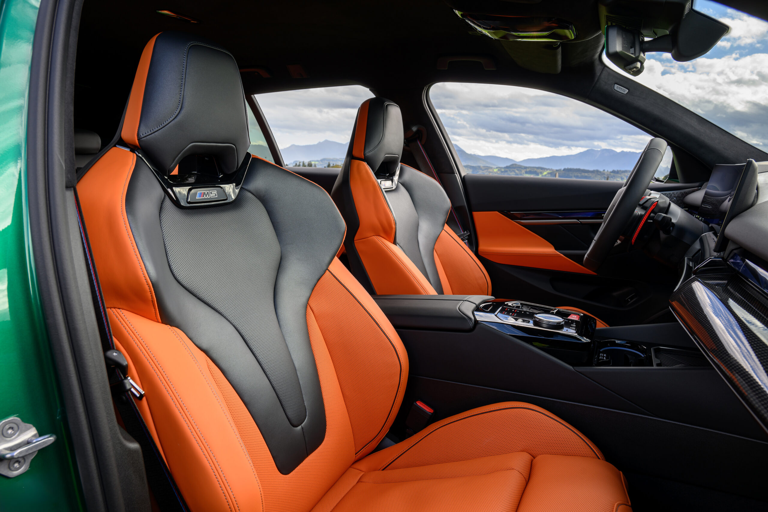 BMW The all-new M5 Touring - 가구네닷컴 - B2B 가구정보